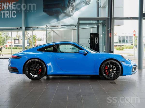 Blue Porsche 911 2022 in Riga, with an engine capacity of 3.00 L and mileage of 25 thousand km for 129000 €, photo 7 on AUTOMOTO.COM.LV