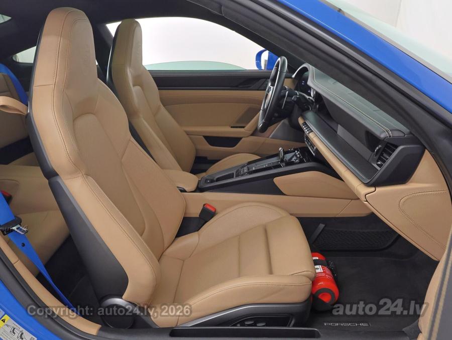 Blue Porsche 911 2022 in Tallinn, with an engine capacity of 3.00 L and mileage of 44 thousand km for 153000 €, photo 12 on AUTOMOTO.COM.LV