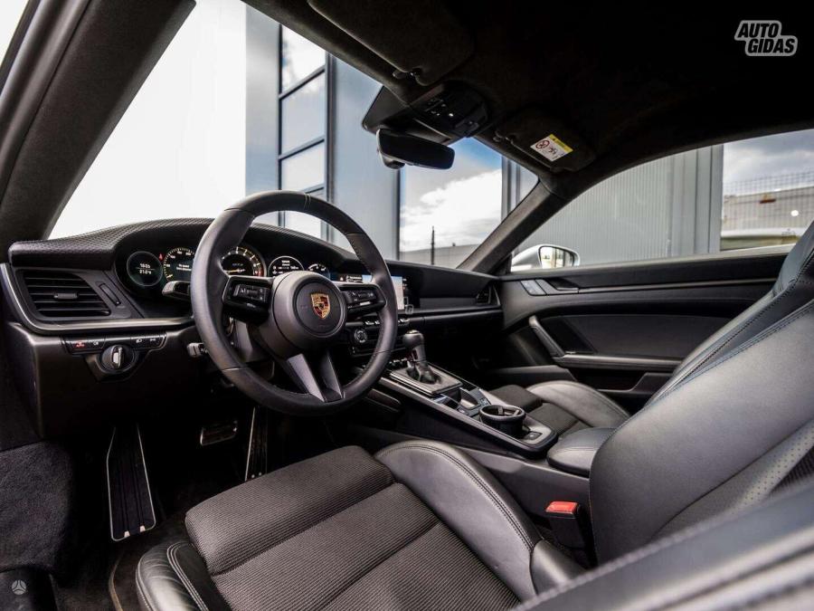 Porsche 911 2022 in Marijampole, with an engine capacity of 4.00 L and mileage of 15 thousand km for 175450 €, photo 33 on AUTOMOTO.COM.LV