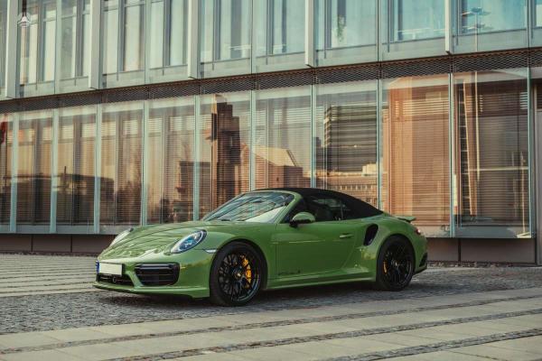 Green Porsche 911 2017 in Klaipeda, with an engine capacity of 3.80 L and mileage of 105 thousand km for 142000 €, photo 1 on AUTOMOTO.COM.LV
