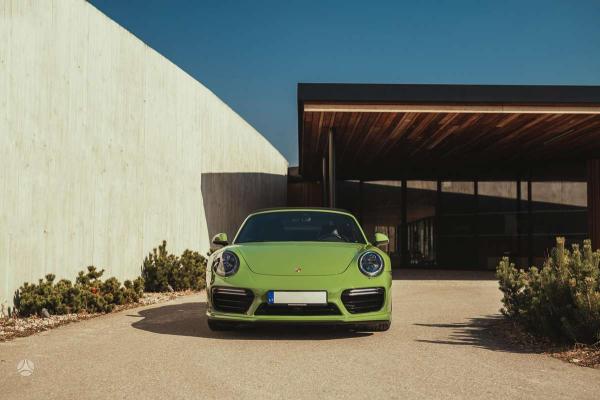 Green Porsche 911 2017 in Klaipeda, with an engine capacity of 3.80 L and mileage of 105 thousand km for 142000 €, photo 2 on AUTOMOTO.COM.LV