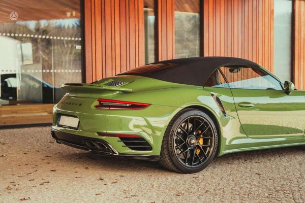 Green Porsche 911 2017 in Klaipeda, with an engine capacity of 3.80 L and mileage of 105 thousand km for 142000 €, photo 3 on AUTOMOTO.COM.LV