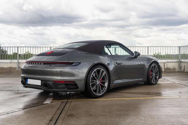 Зеленый Порше 911 2023 в Вильнюс, объемом двигателя 2.98 л и пробегом 32 тыс. км за 147000 €, фото 3 на AUTOMOTO.COM.LV