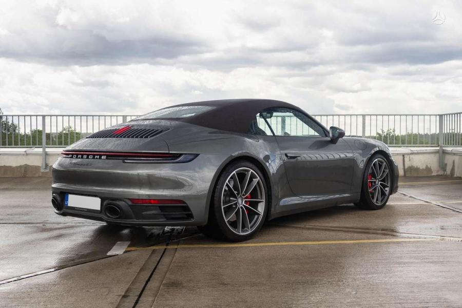 Зеленый Порше 911 2023 в Вильнюс, объемом двигателя 2.98 л и пробегом 32 тыс. км за 147000 €, фото 4 на AUTOMOTO.COM.LV