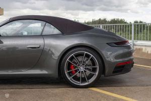 Зеленый Порше 911 2023 в Вильнюс, объемом двигателя 2.98 л и пробегом 32 тыс. км за 147000 €, фото 8 на AUTOMOTO.COM.LV