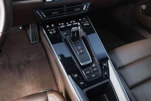 Зеленый Порше 911 2023 в Вильнюс, объемом двигателя 2.98 л и пробегом 32 тыс. км за 147000 €, фото 13 на AUTOMOTO.COM.LV