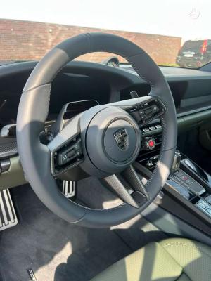 Zaļš Porsche 911 2026 Marijampole, ar dzinēja tilpumu 3.59 L un nobraukumu 0 tūkst. km par 290000 €, foto 3 vietnē AUTOMOTO.COM.LV