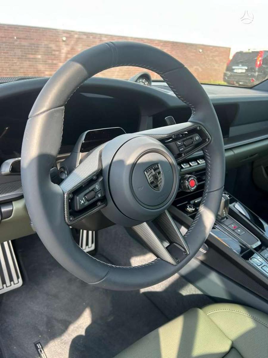 Zaļš Porsche 911 2026 Marijampole, ar dzinēja tilpumu 3.59 L un nobraukumu 0 tūkst. km par 290000 €, foto 3 vietnē AUTOMOTO.COM.LV