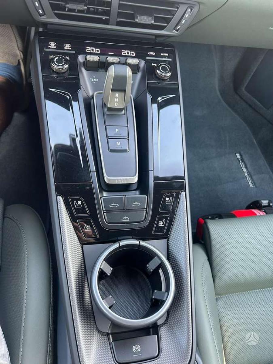 Zaļš Porsche 911 2026 Marijampole, ar dzinēja tilpumu 3.59 L un nobraukumu 0 tūkst. km par 290000 €, foto 5 vietnē AUTOMOTO.COM.LV