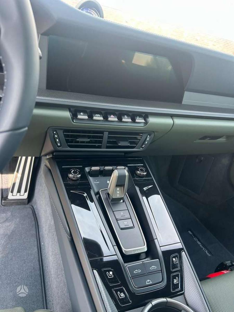 Zaļš Porsche 911 2026 Marijampole, ar dzinēja tilpumu 3.59 L un nobraukumu 0 tūkst. km par 290000 €, foto 18 vietnē AUTOMOTO.COM.LV