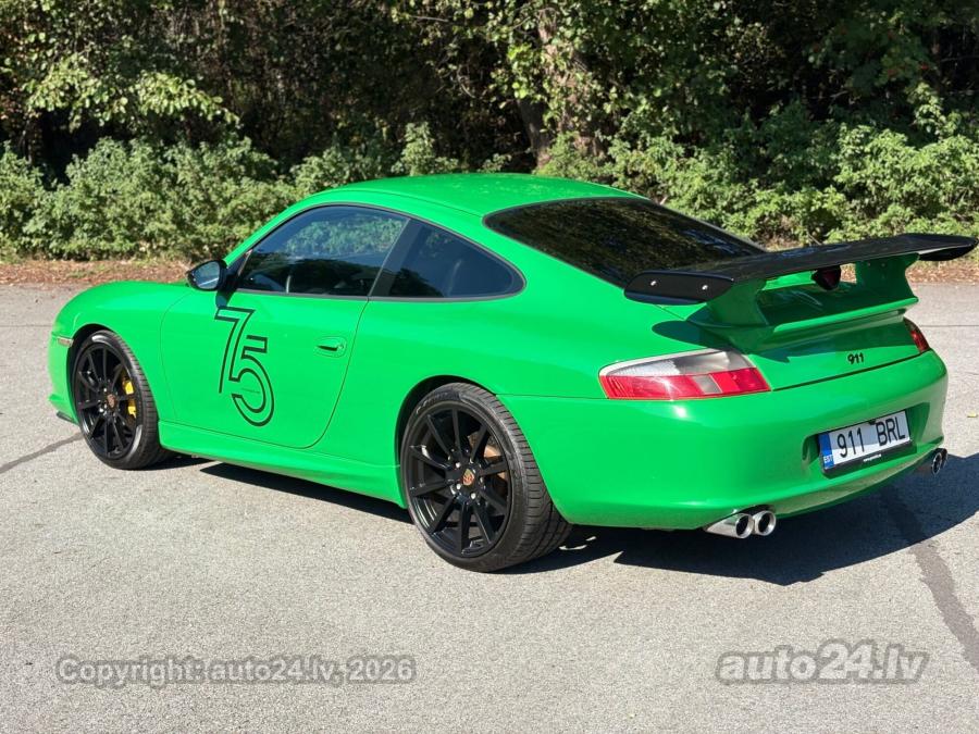 Zaļš Porsche 911 2003 Tallina, ar dzinēja tilpumu 3.60 L un nobraukumu 133 tūkst. km par 49900 €, foto 4 vietnē AUTOMOTO.COM.LV