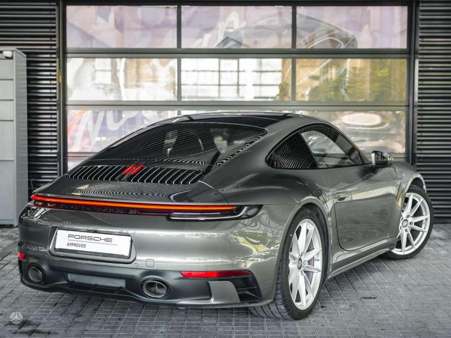 Green Porsche 911 2019 in Vilnius, with an engine capacity of 2.98 L and mileage of 114 thousand km for 115911 €, photo 6 on AUTOMOTO.COM.LV