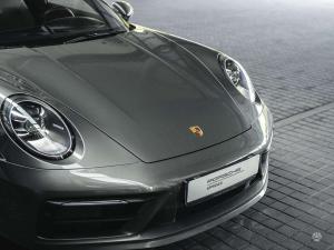 Green Porsche 911 2019 in Vilnius, with an engine capacity of 2.98 L and mileage of 114 thousand km for 115911 €, photo 10 on AUTOMOTO.COM.LV