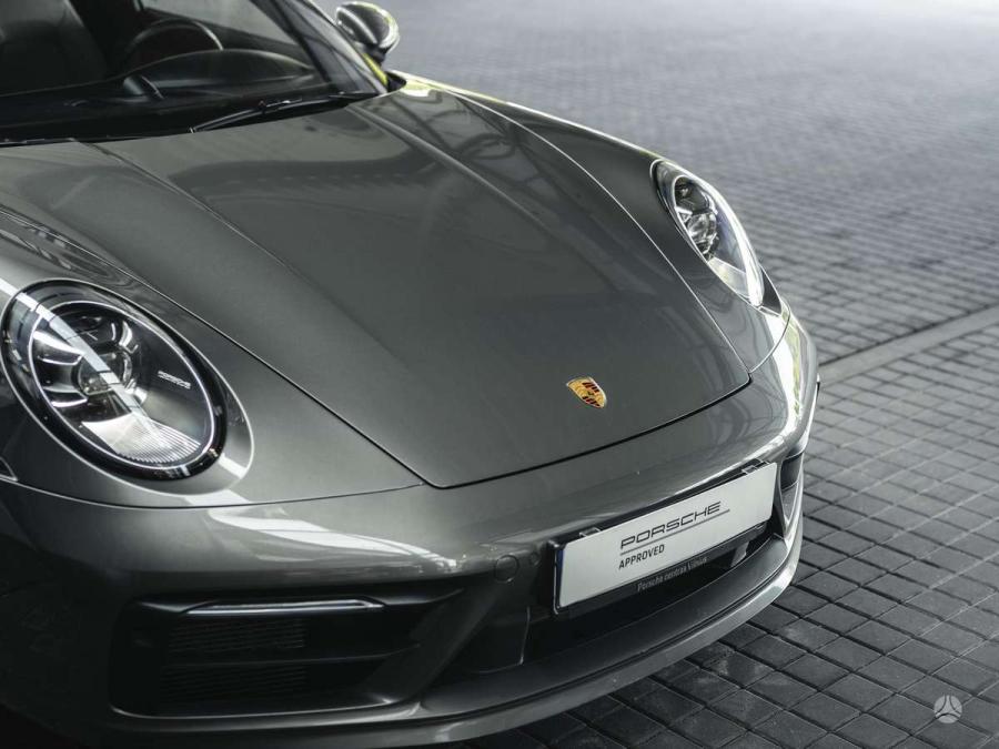 Green Porsche 911 2019 in Vilnius, with an engine capacity of 2.98 L and mileage of 114 thousand km for 115911 €, photo 10 on AUTOMOTO.COM.LV