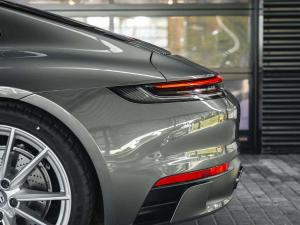 Green Porsche 911 2019 in Vilnius, with an engine capacity of 2.98 L and mileage of 114 thousand km for 115911 €, photo 16 on AUTOMOTO.COM.LV