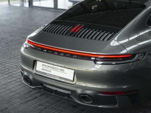 Green Porsche 911 2019 in Vilnius, with an engine capacity of 2.98 L and mileage of 114 thousand km for 115911 €, photo 17 on AUTOMOTO.COM.LV
