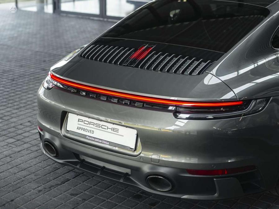 Green Porsche 911 2019 in Vilnius, with an engine capacity of 2.98 L and mileage of 114 thousand km for 115911 €, photo 17 on AUTOMOTO.COM.LV