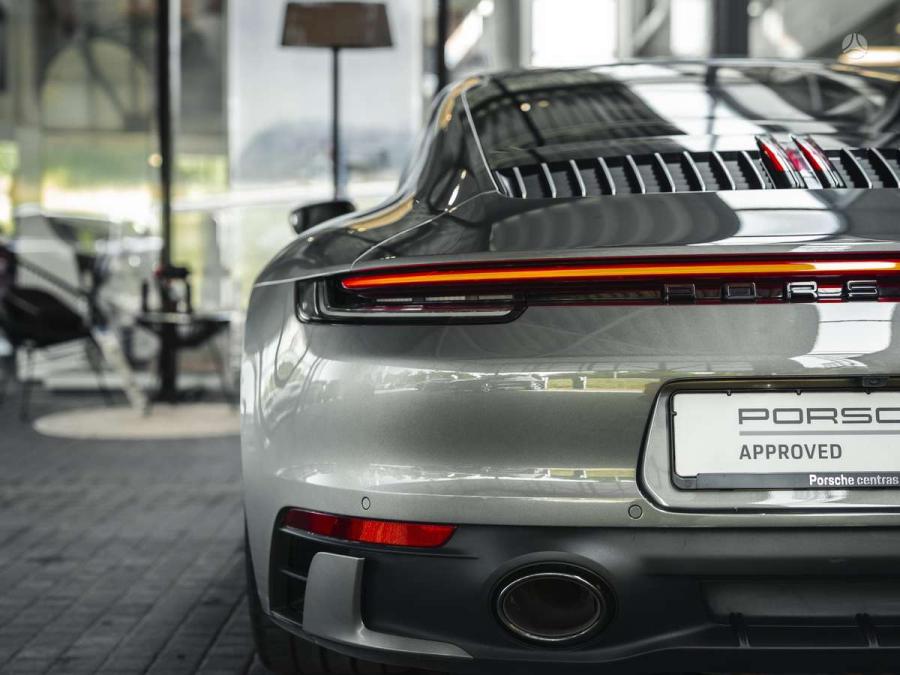 Green Porsche 911 2019 in Vilnius, with an engine capacity of 2.98 L and mileage of 114 thousand km for 115911 €, photo 18 on AUTOMOTO.COM.LV