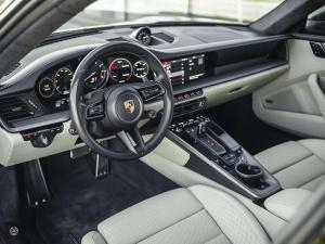 Green Porsche 911 2019 in Vilnius, with an engine capacity of 2.98 L and mileage of 114 thousand km for 115911 €, photo 24 on AUTOMOTO.COM.LV