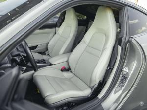 Green Porsche 911 2019 in Vilnius, with an engine capacity of 2.98 L and mileage of 114 thousand km for 115911 €, photo 25 on AUTOMOTO.COM.LV