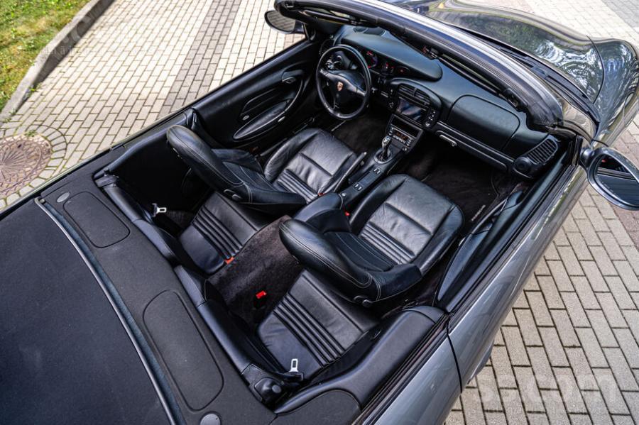 Grey Porsche 911 2002 in Riga, with an engine capacity of 3.60 L and mileage of 83 thousand km for 27500 €, photo 29 on AUTOMOTO.COM.LV
