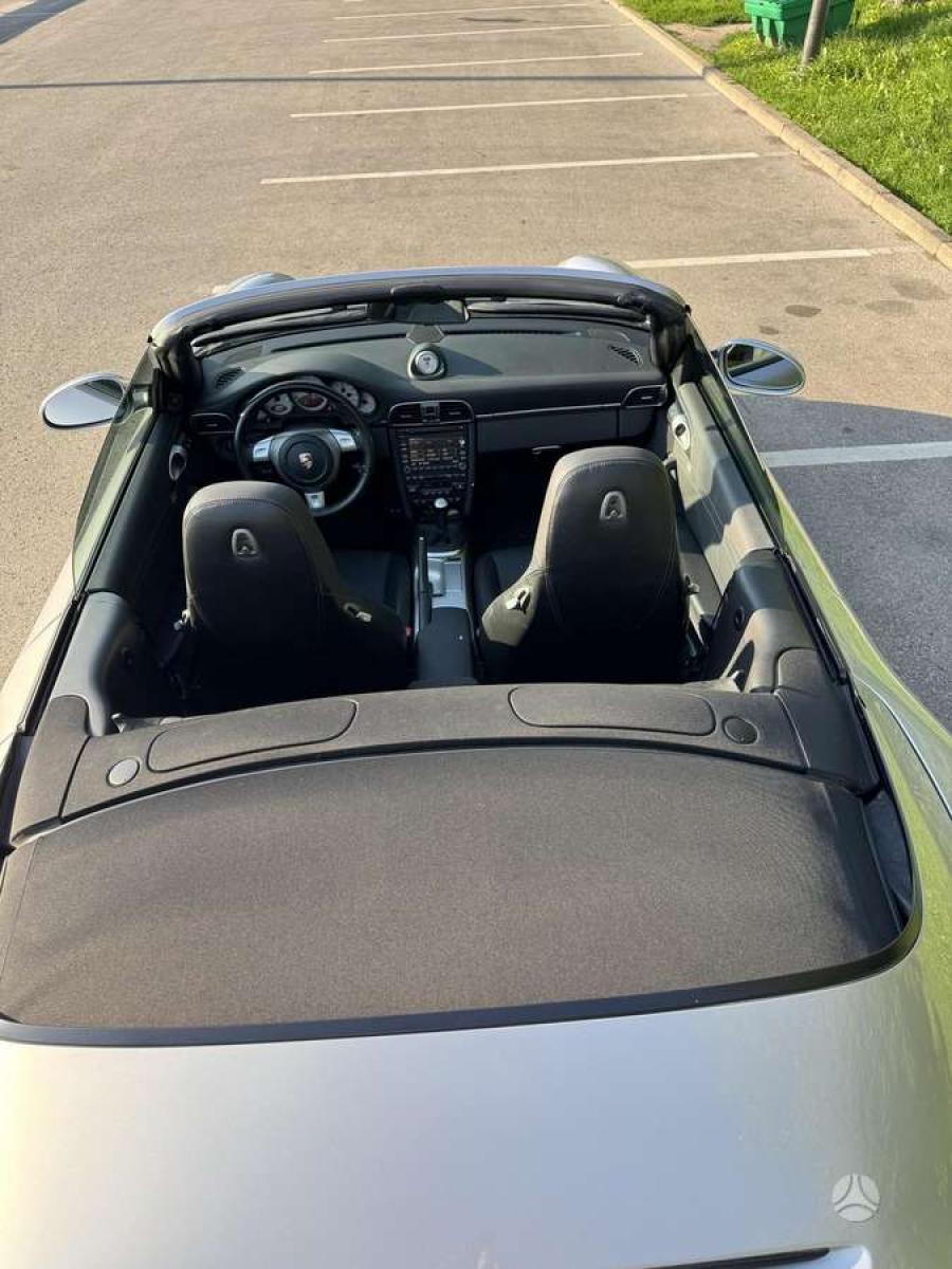 Grey Porsche 911 2009 in Kaunas, with an engine capacity of 3.82 L and mileage of 29 thousand km for 48200 €, photo 16 on AUTOMOTO.COM.LV