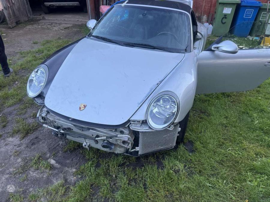 Pelēks Porsche 911 2009 Alīta, ar dzinēja tilpumu 3.80 L un nobraukumu 44 tūkst. km par 25000 €, foto 1 vietnē AUTOMOTO.COM.LV