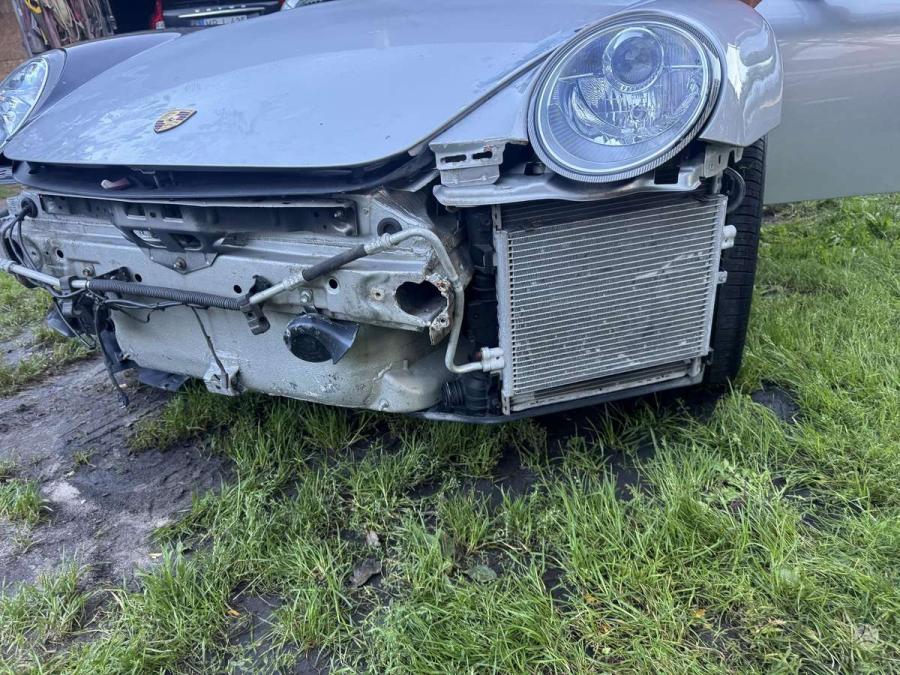Pelēks Porsche 911 2009 Alīta, ar dzinēja tilpumu 3.80 L un nobraukumu 44 tūkst. km par 25000 €, foto 5 vietnē AUTOMOTO.COM.LV