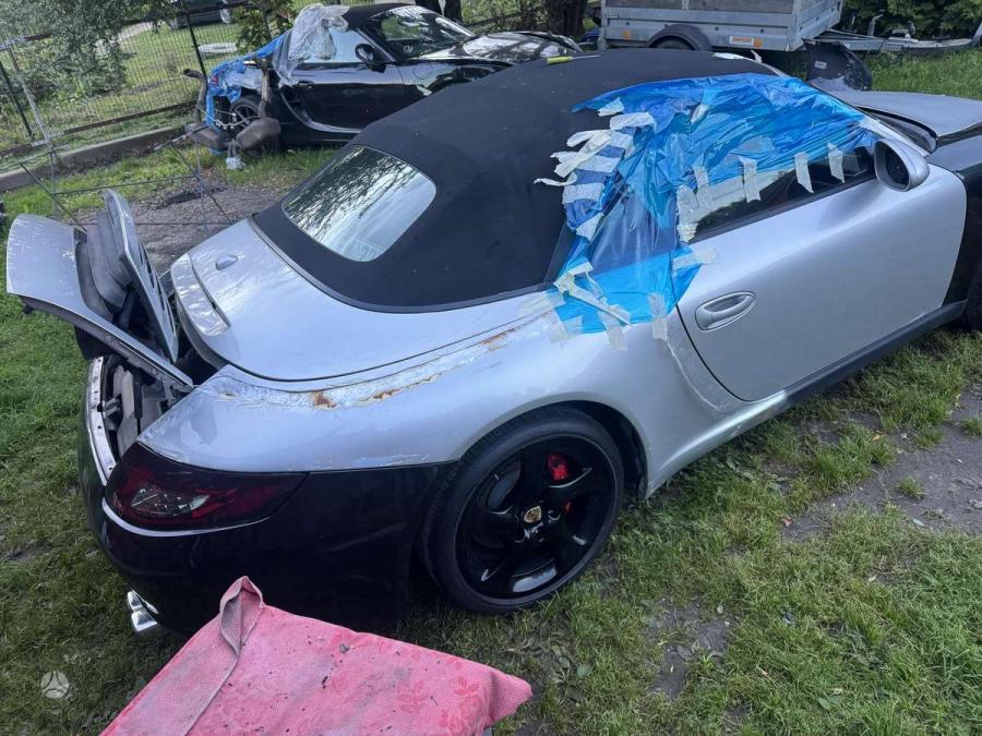 Pelēks Porsche 911 2009 Alīta, ar dzinēja tilpumu 3.80 L un nobraukumu 44 tūkst. km par 25000 €, foto 7 vietnē AUTOMOTO.COM.LV