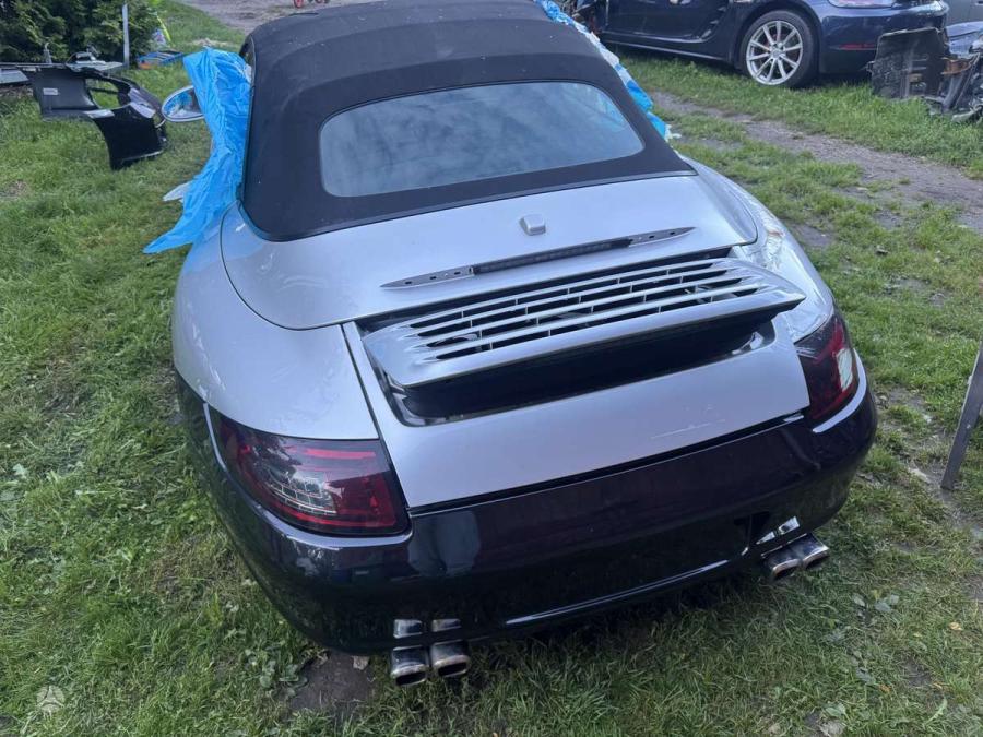 Pelēks Porsche 911 2009 Alīta, ar dzinēja tilpumu 3.80 L un nobraukumu 44 tūkst. km par 25000 €, foto 8 vietnē AUTOMOTO.COM.LV