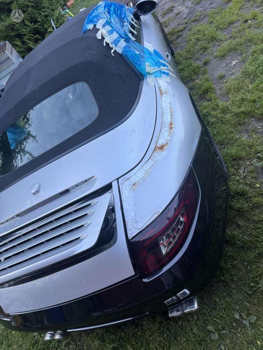 Pelēks Porsche 911 2009 Alīta, ar dzinēja tilpumu 3.80 L un nobraukumu 44 tūkst. km par 25000 €, foto 9 vietnē AUTOMOTO.COM.LV