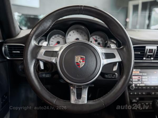 Pelēks Porsche 911 2011 Tallina, ar dzinēja tilpumu 3.80 L un nobraukumu 115 tūkst. km par 69900 €, foto 10 vietnē AUTOMOTO.COM.LV