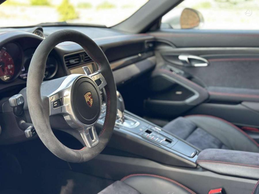 Grey Porsche 911 2012 in Kaunas, with an engine capacity of 3.80 L and mileage of 24 thousand km for 65900 €, photo 13 on AUTOMOTO.COM.LV
