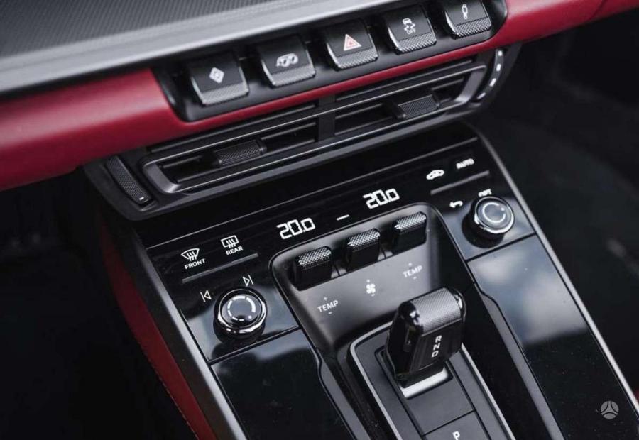 Pelēks Porsche 911 2021 Viļņa, ar dzinēja tilpumu 3.00 L un nobraukumu 28 tūkst. km par 112000 €, foto 19 vietnē AUTOMOTO.COM.LV
