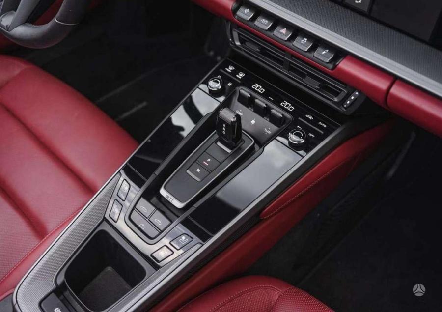 Pelēks Porsche 911 2021 Viļņa, ar dzinēja tilpumu 3.00 L un nobraukumu 28 tūkst. km par 112000 €, foto 22 vietnē AUTOMOTO.COM.LV