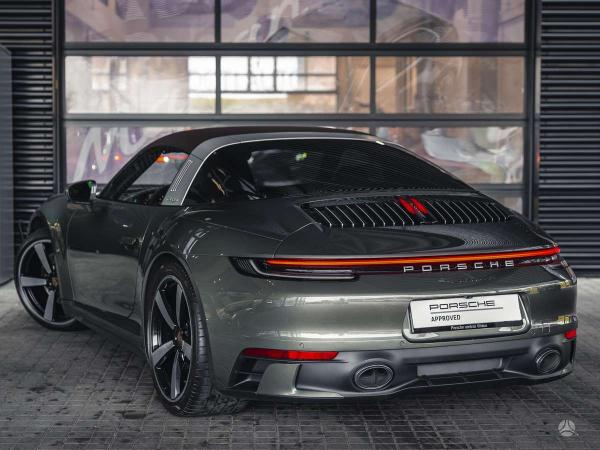 Pelēks Porsche 911 2023 Viļņa, ar dzinēja tilpumu 2.98 L un nobraukumu 14 tūkst. km par 169911 €, foto 3 vietnē AUTOMOTO.COM.LV