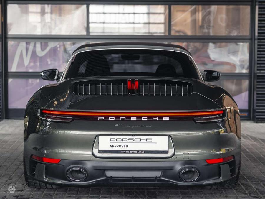 Серый Порше 911 2023 в Вильнюс, объемом двигателя 2.98 л и пробегом 14 тыс. км за 169911 €, фото 5 на AUTOMOTO.COM.LV
