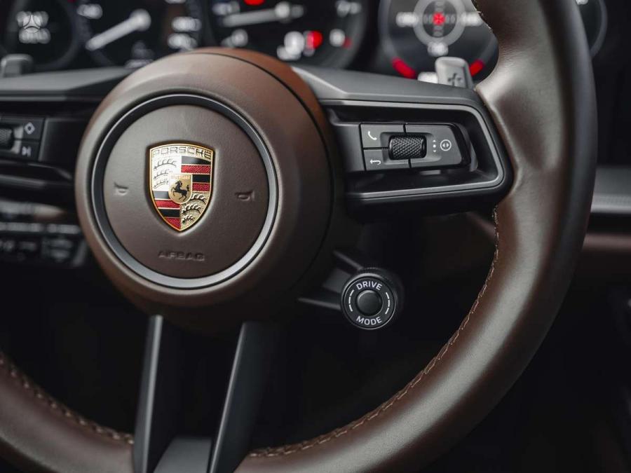 Серый Порше 911 2023 в Вильнюс, объемом двигателя 2.98 л и пробегом 14 тыс. км за 169911 €, фото 29 на AUTOMOTO.COM.LV