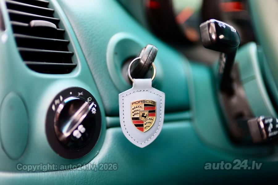 Grey Porsche 911 2001 in Tallinn, with an engine capacity of 3.40 L and mileage of 233 thousand km for 34900 €, photo 10 on AUTOMOTO.COM.LV