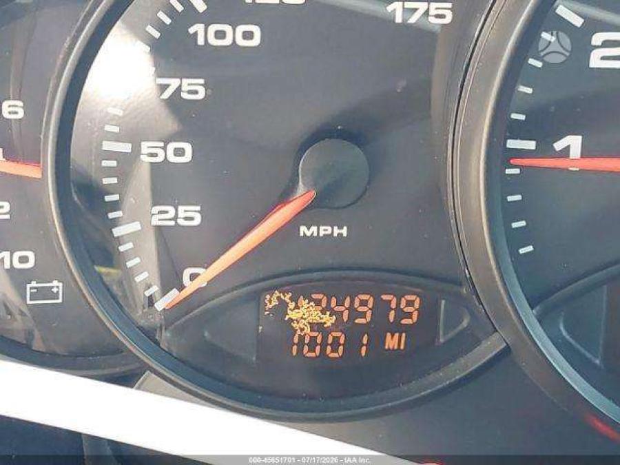 Pelēks Porsche 911 2001 Klaipėda, ar dzinēja tilpumu 3.39 L un nobraukumu 201 tūkst. km par 11000 €, foto 18 vietnē AUTOMOTO.COM.LV