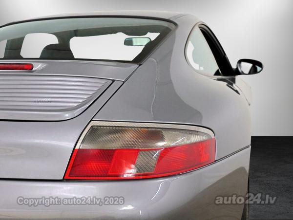 Pelēks Porsche 911 2003 Tallina, ar dzinēja tilpumu 3.60 L un nobraukumu 121 tūkst. km par 39000 €, foto 9 vietnē AUTOMOTO.COM.LV