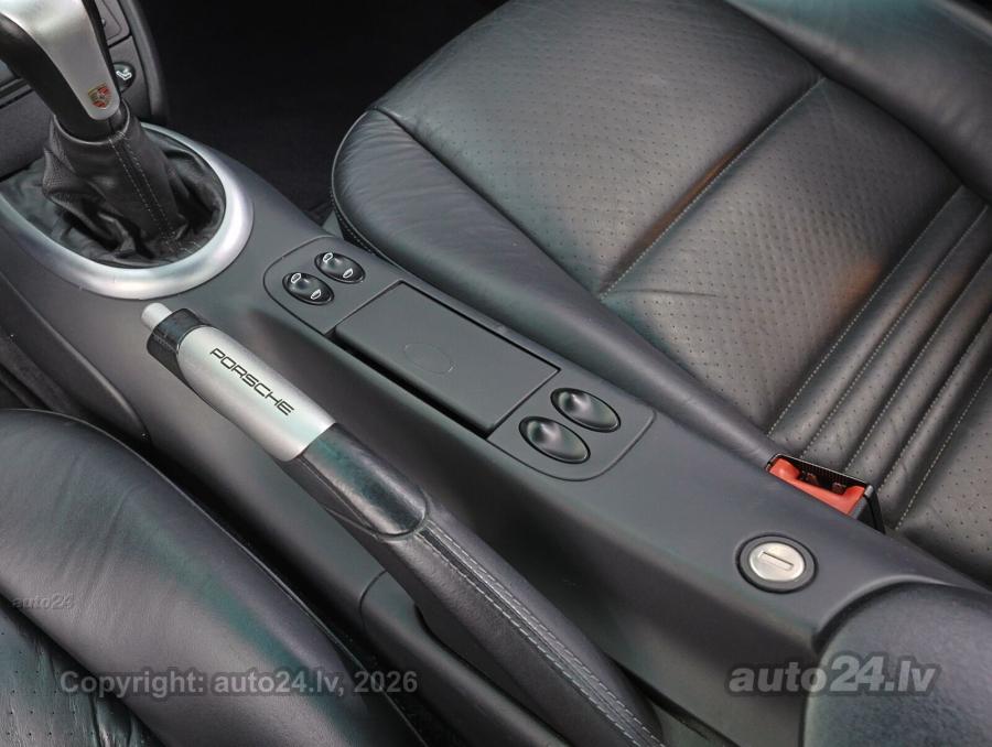 Pelēks Porsche 911 2003 Tallina, ar dzinēja tilpumu 3.60 L un nobraukumu 121 tūkst. km par 39000 €, foto 16 vietnē AUTOMOTO.COM.LV
