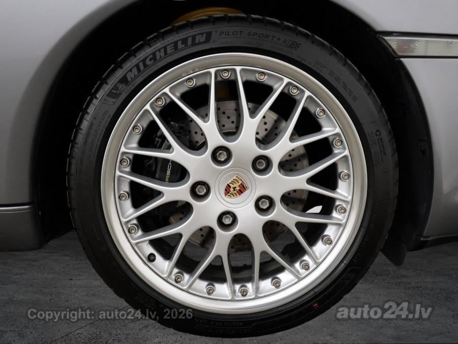 Pelēks Porsche 911 2003 Tallina, ar dzinēja tilpumu 3.60 L un nobraukumu 121 tūkst. km par 39000 €, foto 19 vietnē AUTOMOTO.COM.LV