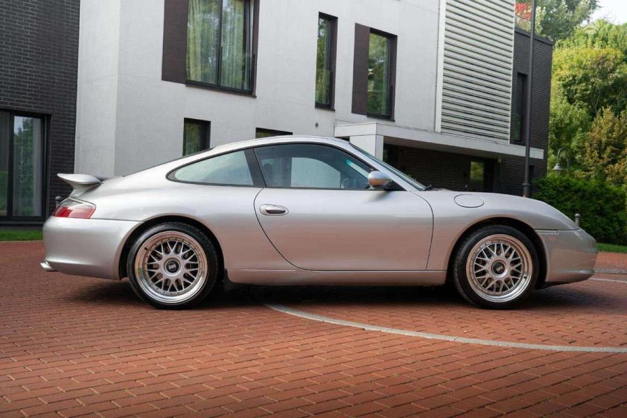 Pelēks Porsche 911 2003 Viļņa, ar dzinēja tilpumu 3.60 L un nobraukumu 45 tūkst. km par 32999 €, foto 3 vietnē AUTOMOTO.COM.LV