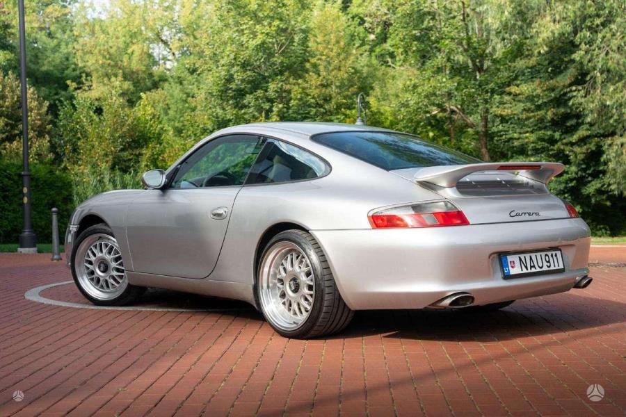 Pelēks Porsche 911 2003 Viļņa, ar dzinēja tilpumu 3.60 L un nobraukumu 45 tūkst. km par 32999 €, foto 6 vietnē AUTOMOTO.COM.LV