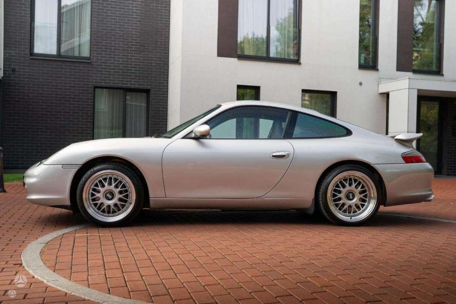 Pelēks Porsche 911 2003 Viļņa, ar dzinēja tilpumu 3.60 L un nobraukumu 45 tūkst. km par 32999 €, foto 7 vietnē AUTOMOTO.COM.LV