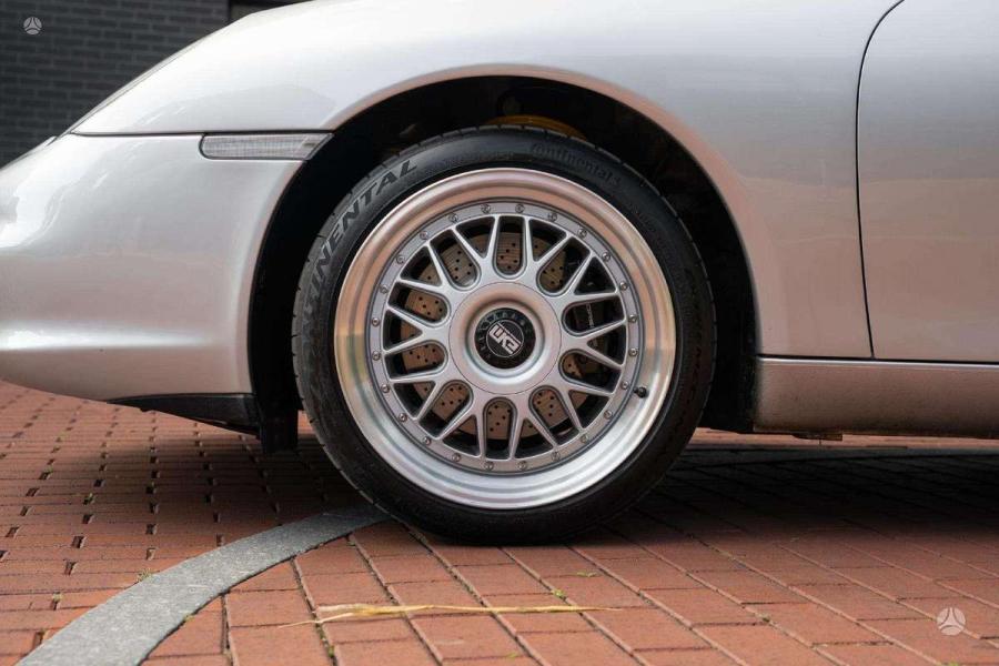 Pelēks Porsche 911 2003 Viļņa, ar dzinēja tilpumu 3.60 L un nobraukumu 45 tūkst. km par 32999 €, foto 13 vietnē AUTOMOTO.COM.LV