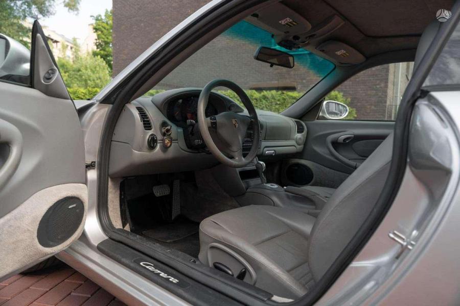 Pelēks Porsche 911 2003 Viļņa, ar dzinēja tilpumu 3.60 L un nobraukumu 45 tūkst. km par 32999 €, foto 15 vietnē AUTOMOTO.COM.LV
