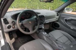 Pelēks Porsche 911 2003 Viļņa, ar dzinēja tilpumu 3.60 L un nobraukumu 45 tūkst. km par 32999 €, foto 16 vietnē AUTOMOTO.COM.LV