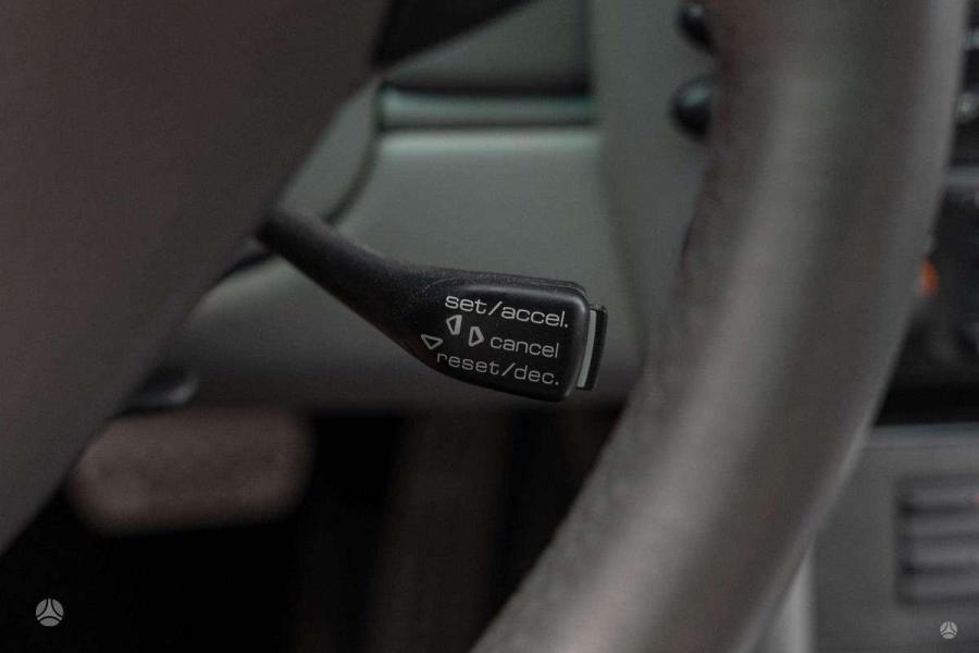Pelēks Porsche 911 2003 Viļņa, ar dzinēja tilpumu 3.60 L un nobraukumu 45 tūkst. km par 32999 €, foto 23 vietnē AUTOMOTO.COM.LV